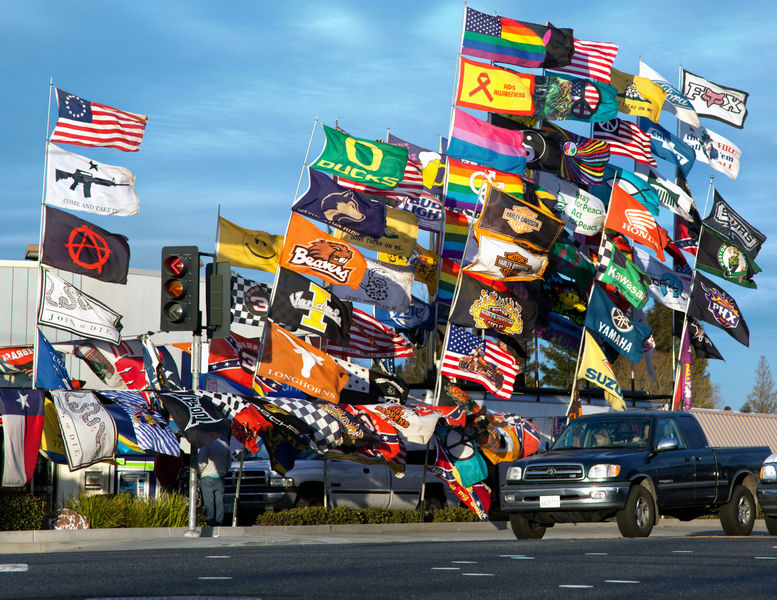 Custom Flags: From Concept to Creation, a Step-by-Step Guide - Everest ...